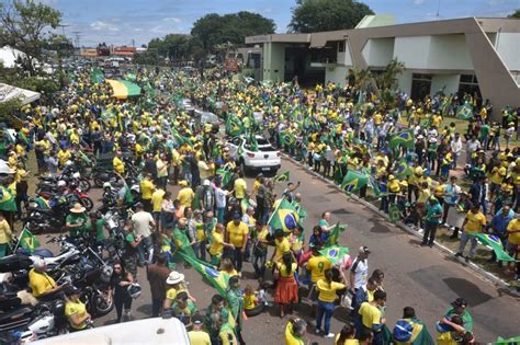 Bolsonaristas fazem protesto por todo o país e pedem intervenção