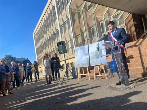Forbach Rassemblement devant lhôtel de ville en hommage à Dominique