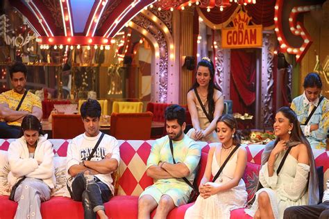 Bigg Boss 16 Archana Gautam न छड घर क कम कज घरवल न उठय