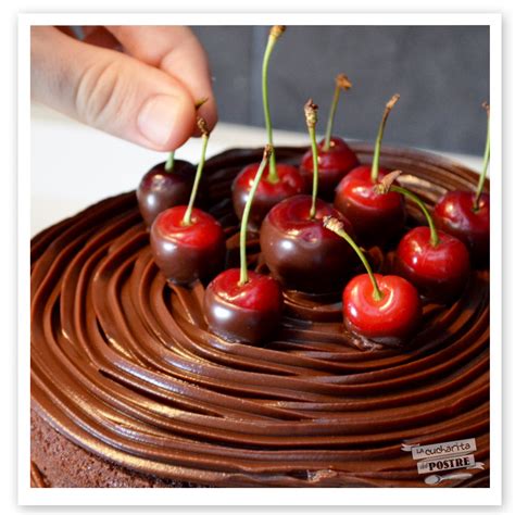 LA CUCHARITA DEL POSTRE NUDE CAKE DE CHOCOLATE Y CEREZAS CHERRY