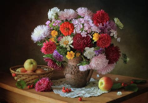 Stillleben mit Blumenstrauß und Äpfeln Tatyana Skorokhod als