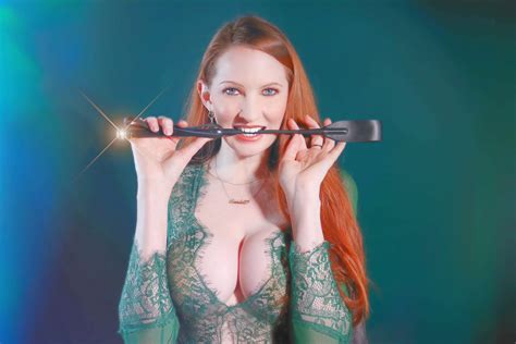 TW Pornstars Supreme Goddess Scarlett Lush Twitter Behold The Woman