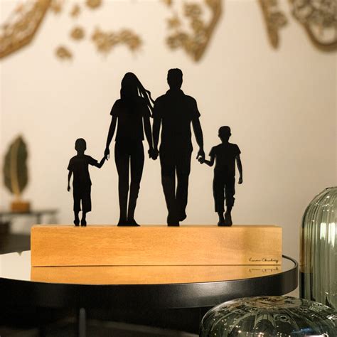 Troféu Silhueta Família Casal e Dois Filhos Vivian Chiabay