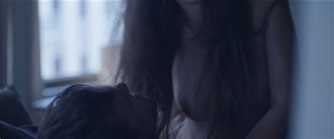 Laia Costa Desnuda En Newness
