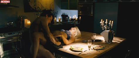 Mah E Paiement Desnuda En The L Il Pigs