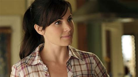 Erica Durance Returns As Lois Lane To Tom Welling S Superman In