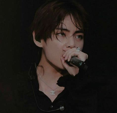 Caitlyn Justice Adl Kullan C N N Bts Kim Taehyung