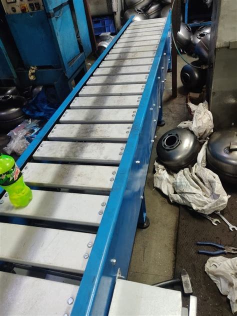 Mild Steel Slat Chain Conveyor System Material Handling Capacity 100