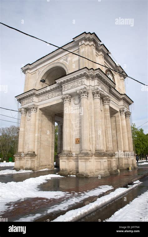 Triumphal Arch Central Chisinau Moldova Stock Photo Alamy