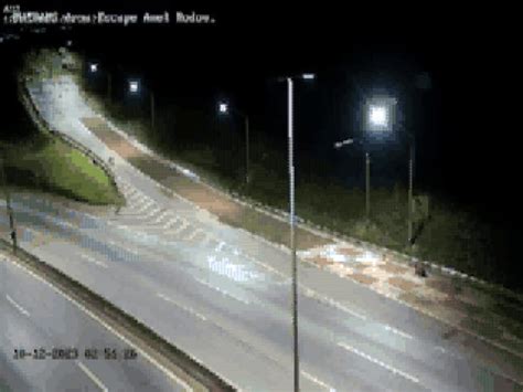 Vídeo Vídeo mostra momento exato que carro de luxo atinge área de