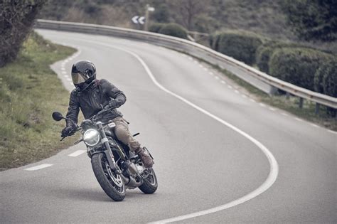 Ktm Duke Vs Husqvarna Svartpilen