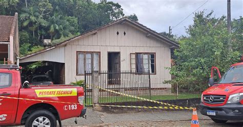 Homem tem casa invadida por homens e é morto a pauladas em Santa Catarina