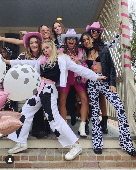 𝒃𝒐𝒃𝒃𝒊𝒆 𝒎𝒂𝒄 𝒎𝒐𝒐𝒕𝒓𝒚 Cute Group Halloween Costumes Cowgirl Halloween Costume Trendy Halloween
