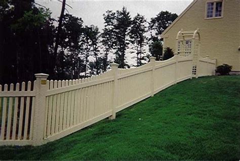 40 Awesome Sloped Yard Fence Ideas For Any Houses Sloped Yard