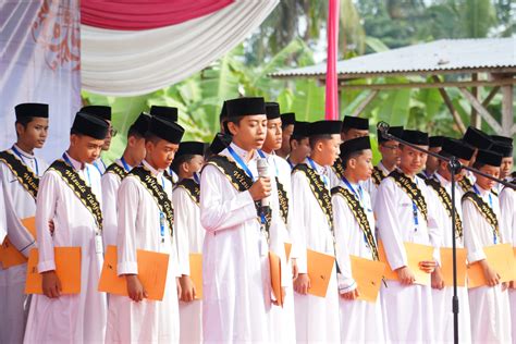 Sebanyak 300 Santri Ponpes Al Fatah Ikuti Wisuda Tahfidzul Quran