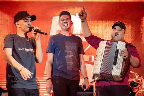 Vitor Fernandes Tarcísio do Acordeon e João Gomes fazem o Trio do