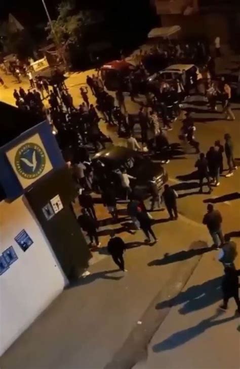 Arnavutköy de kaçak yapı yıkımında arbede
