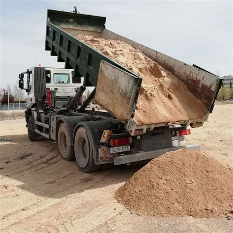 Transporte de áridos Servicios de Contenedores y Transportes Romanos