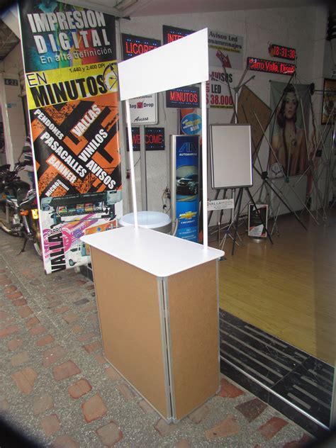 Stand Cuadrado Sencillo