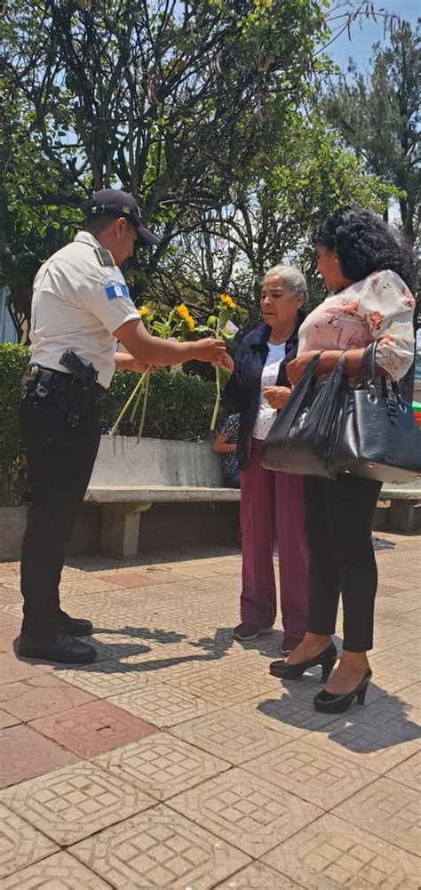PNC de Guatemala on Twitter PNC celebra a mujeres policías en el Día