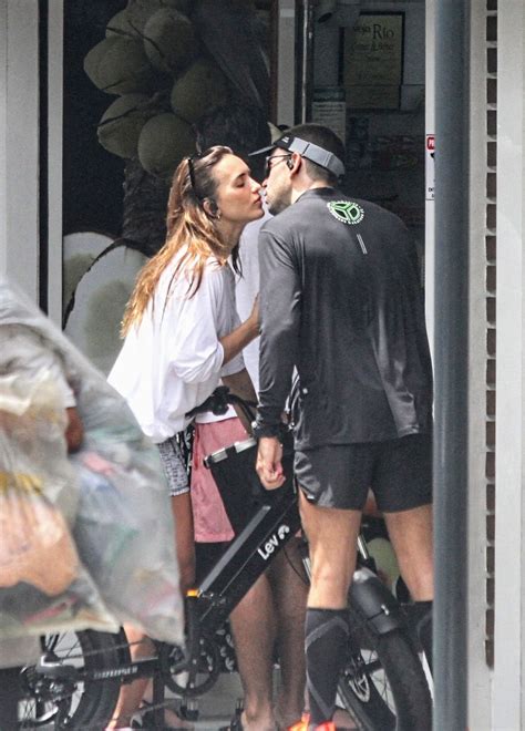 Rafa Kalimann Beija Novo Affair No Rio De Janeiro