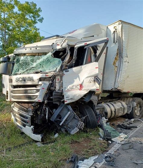 Acidente Entre Caminh Es Mata Uma Pessoa E Deixa Dois Feridos Na Sc