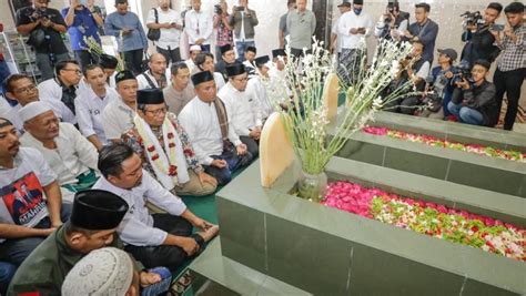 Mahfud MD Ziarah Ke Makam Mbah Ratu Ayu Penyebar Islam Keturunan