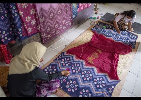 Kerajinan Kain Jumputan Dan Batik Khas Palembang ANTARA Foto