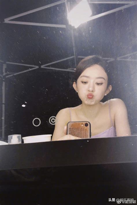 So Cute Zhao Liying Posted Two Selfies And The Copywriting Kept Up With Everyones Internet