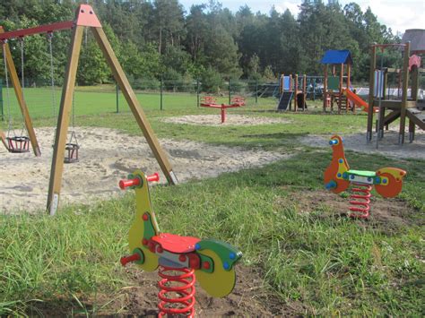 Doposażenie placu zabaw w miejscowości Podłęże Królewskie Urząd