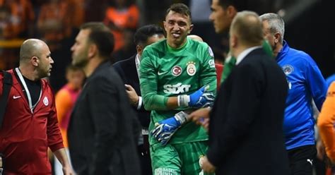 Muslera nın sakatlığı açıklandı Kırık var mı