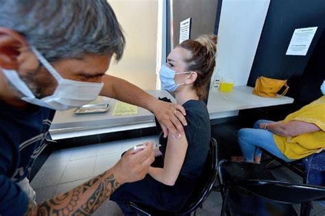 Dose de rappel pour tous port du masque obligatoire en intérieur
