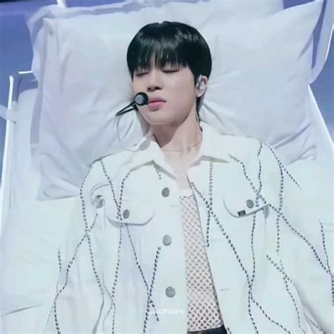 안방1열 풀캠4K 지민 Like Crazy Jimin FullCam SBS Inkigayo 230402 Video