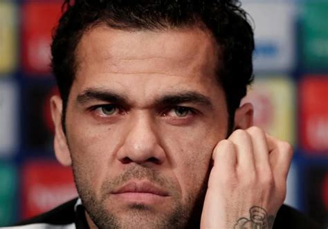 La madre de Dani Alves difunde la identidad e imágenes de la víctima de