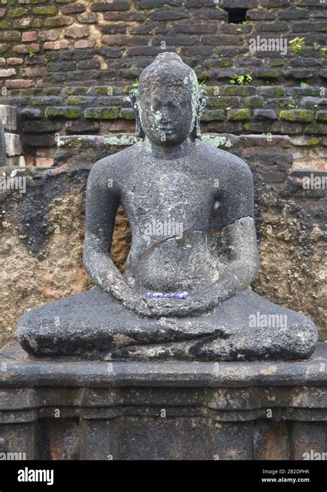 Budha Sculpture In Polonnaruwa Vatadage The Stupa House Sri Lanka