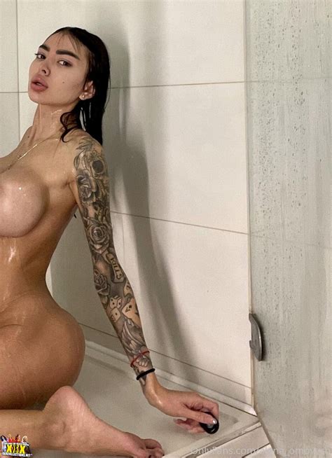Alena Omovich Pussy 64 Photo
