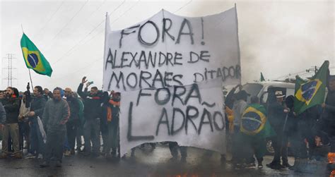Desinformação sustenta bolsonaristas que pedem intervenção militar