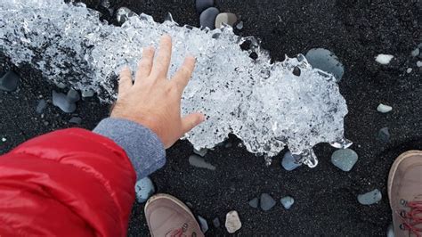 As praias de areia preta da Islândia incluindo Reynisfjara e Vík