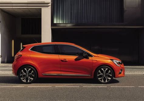 Renault Clio Full Hybrid E Tech 145 CV 5 Porte Techno Nuove Listino