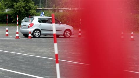 Egzamin na prawo jazdy jak się zapisać