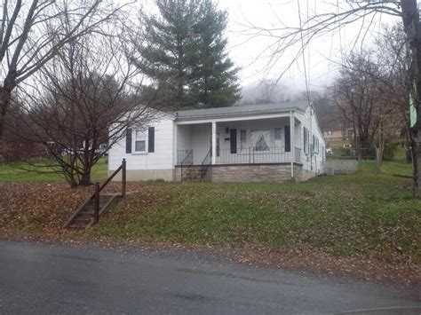 1722 Cedar Ave Buena Vista VA 24416 See Est Value Schools More