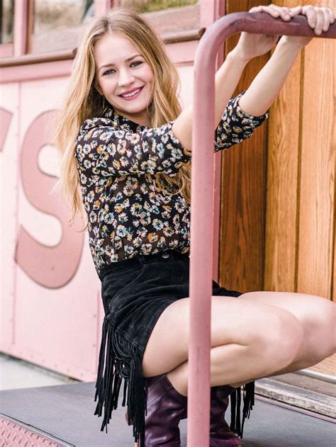 Britt Robertson Casey Newton In Tomorrowland