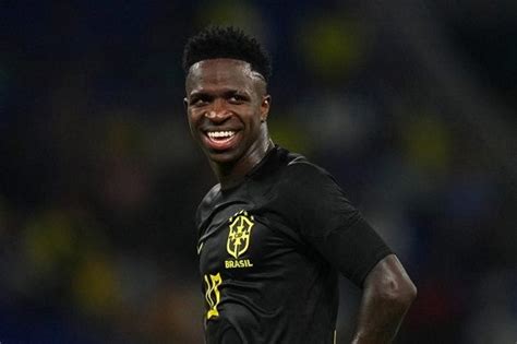Brasil jugó por primera vez con uniforme negro y superó en amistoso a