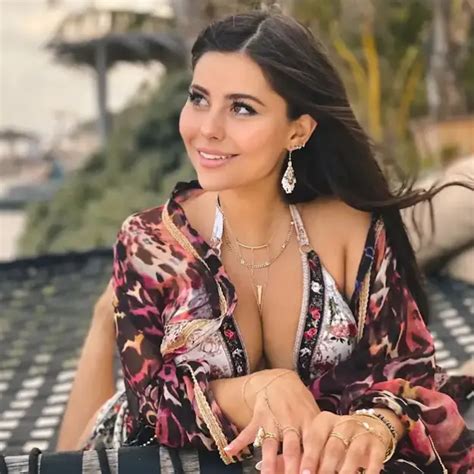 Top Hottest Female Youtubers Pushbio