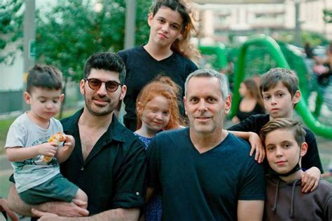 Naked série documentaire sur les questions de genre l identité
