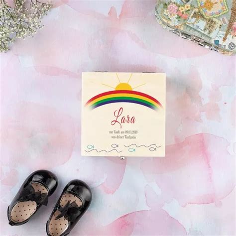 Holzkiste zur Taufe für Mädchen Jung mit Regenbogen Motiv