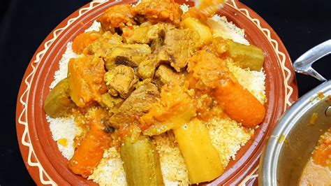 Cuisine Marocaine Le Célèbre Plat Traditionnel Couscous Aux Légumes