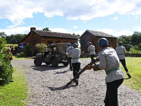 Encenação do 1º Tiro de Artilharia da FEB na 2ª Guerra Mundial