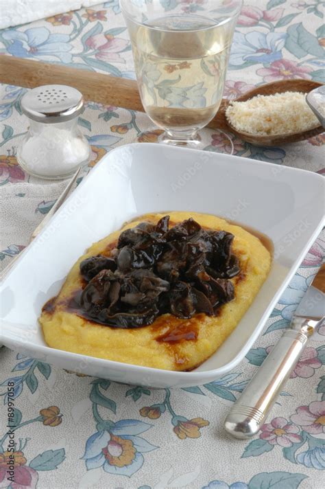 Foto Stock Polenta E Lumache Alla Trentina Secondi Trentino Alto