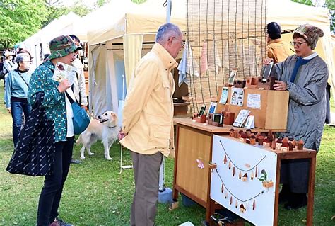 木工作品ガラス細工洋服 原村で174人のクラフト作家が出展のイベント信濃毎日新聞デジタル 信州長野県のニュースサイト